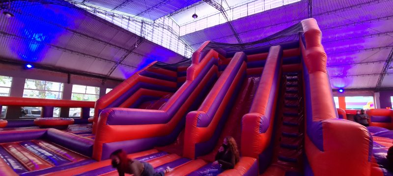 Conheça o PopHaus Tatuapé - O maior parque de brinquedos infláveis do ...