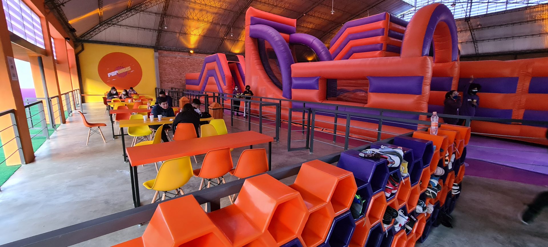 Conheça o PopHaus Tatuapé - O maior parque de brinquedos infláveis do ...