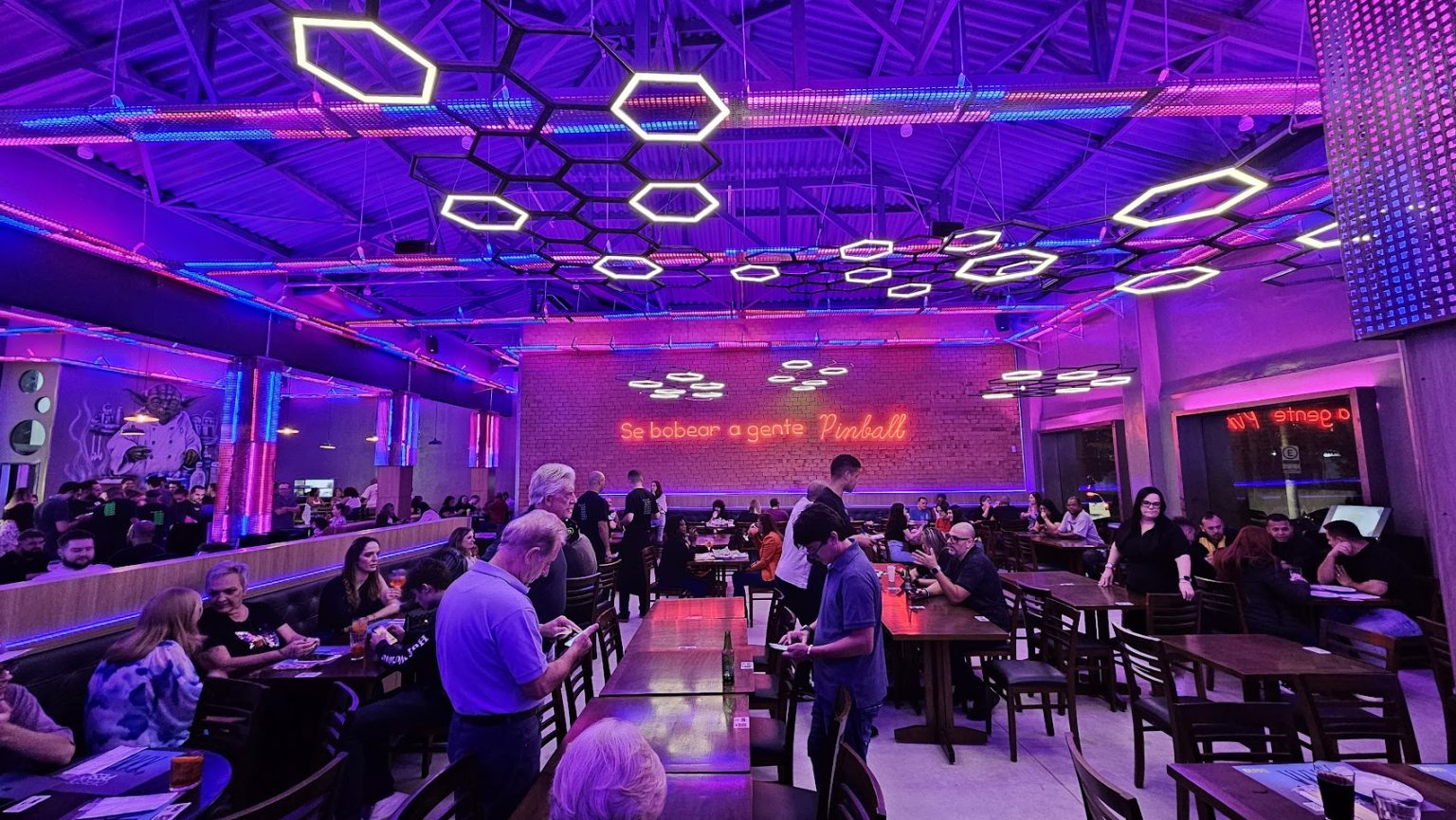 Prepare-se para dar ‘start’ na diversão: Conheça o Bario Arcade Bar ...