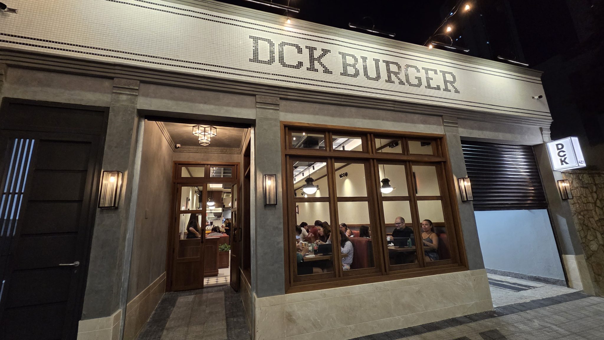 DCK Burger – Onde o Hambúrguer Vira Experiência agora em uma nova casa ...